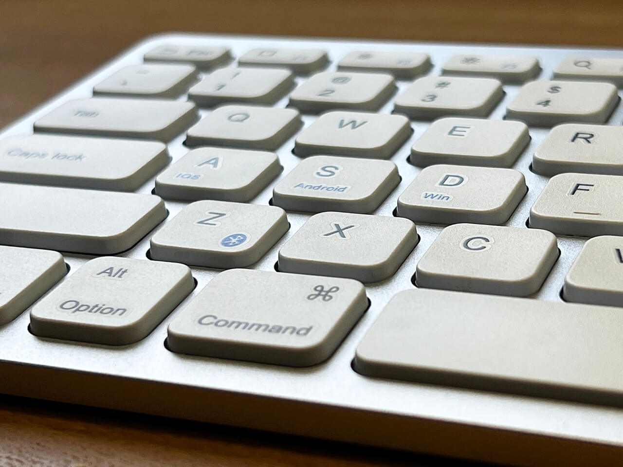 Ankerウルトラスリムキーボードをレビュー！iPadやiPhoneにおすすめのワイヤレスキーボード | シキログ